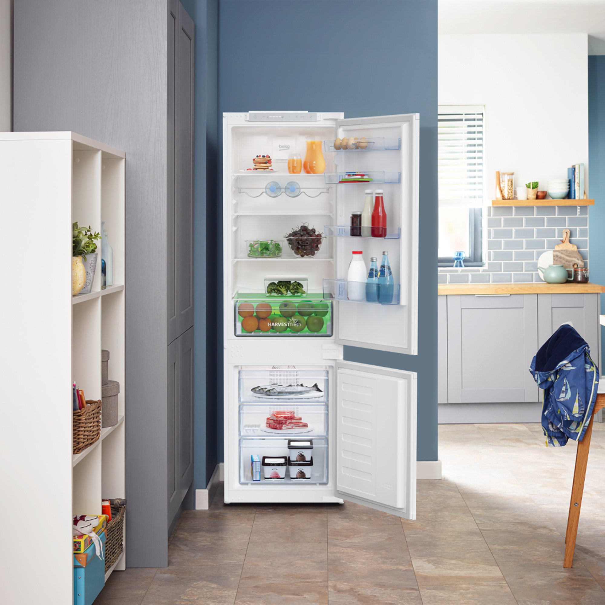 Integrated Frost Free Fridge Freezer with HarvestFresh™ BCFD4V73 | Beko UK