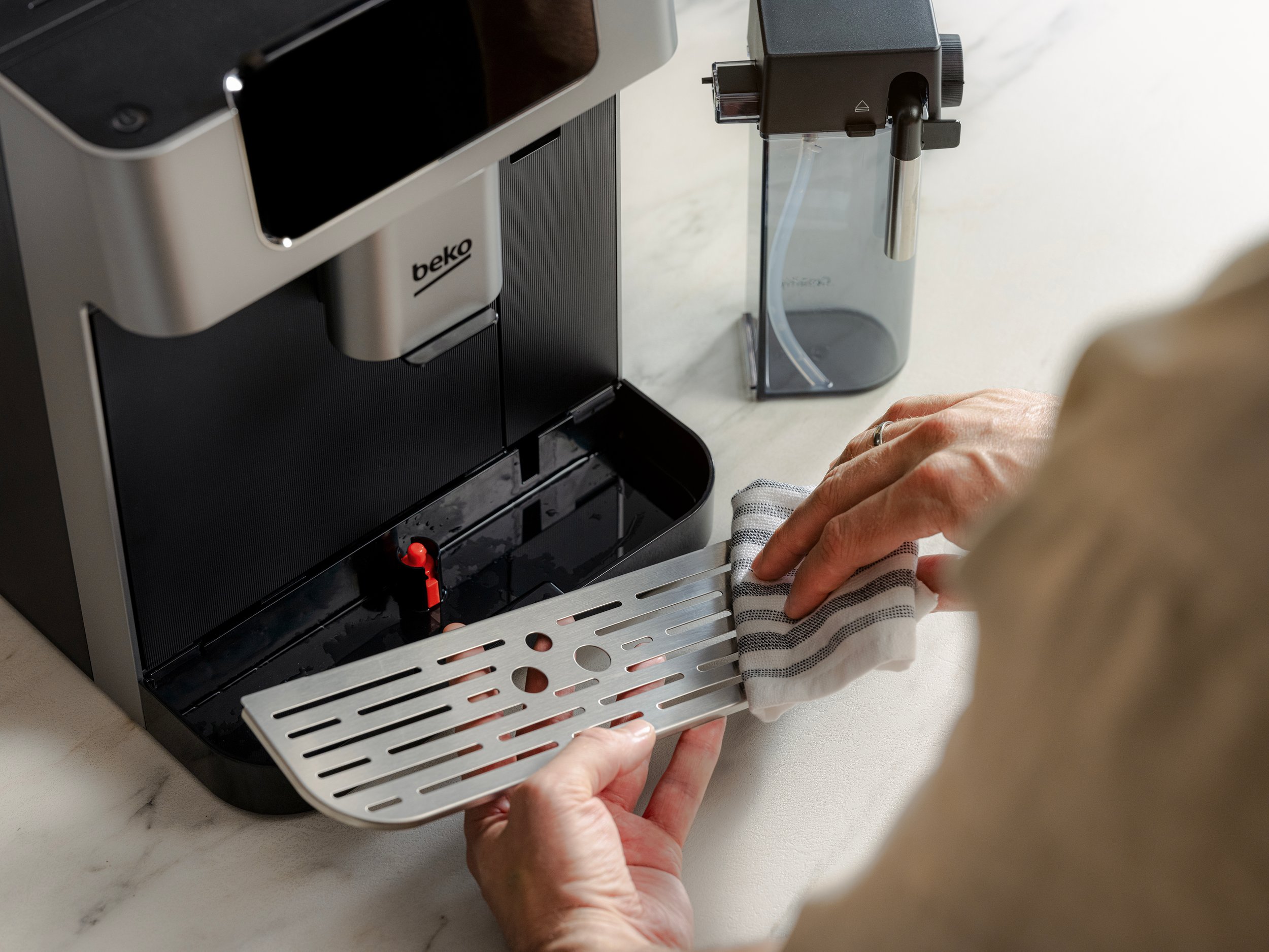 CaffeExperto Bean To Cup Coffee Machine with Integrated Milk Jug ...