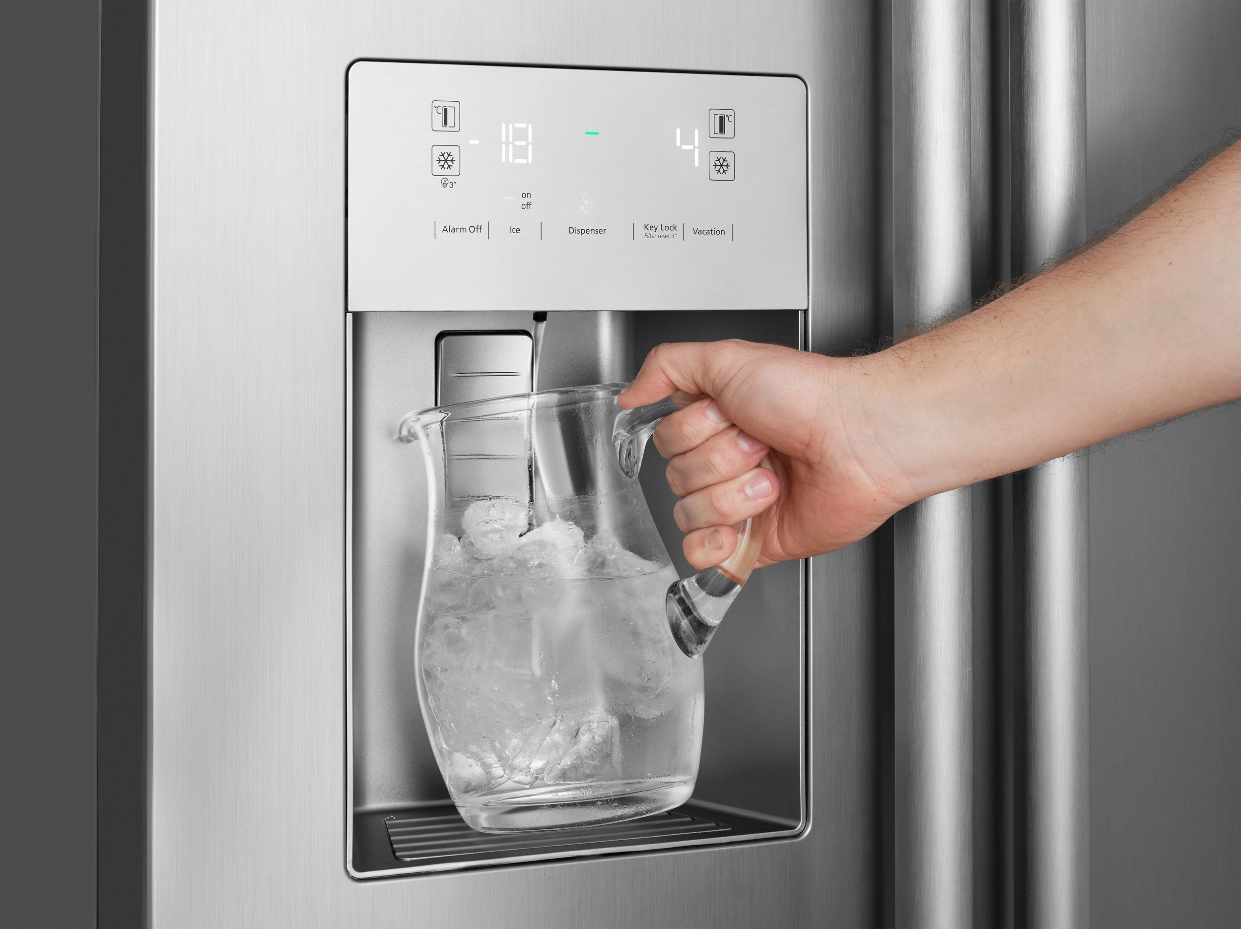 American Style Fridge Freezer with Plumbed Water and Ice Dispenser ...