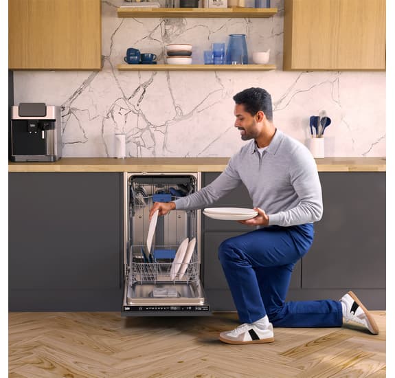 Integrated Slimline Dishwasher with AquaIntense® BDIS38040Q | Beko UK