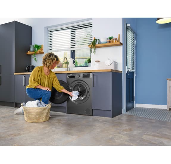Freestanding 8kg 1400rpm Washing Machine with IronFast B3W5841I | Beko UK